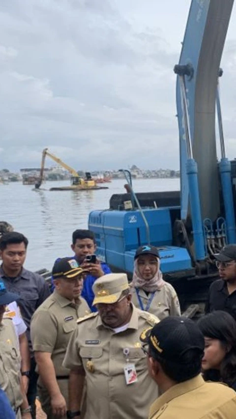 Antisipasi Banjir, Pemprov DKI Kerahkan 1.000 Personel Keruk Sungai dan Waduk - Koran Jakarta