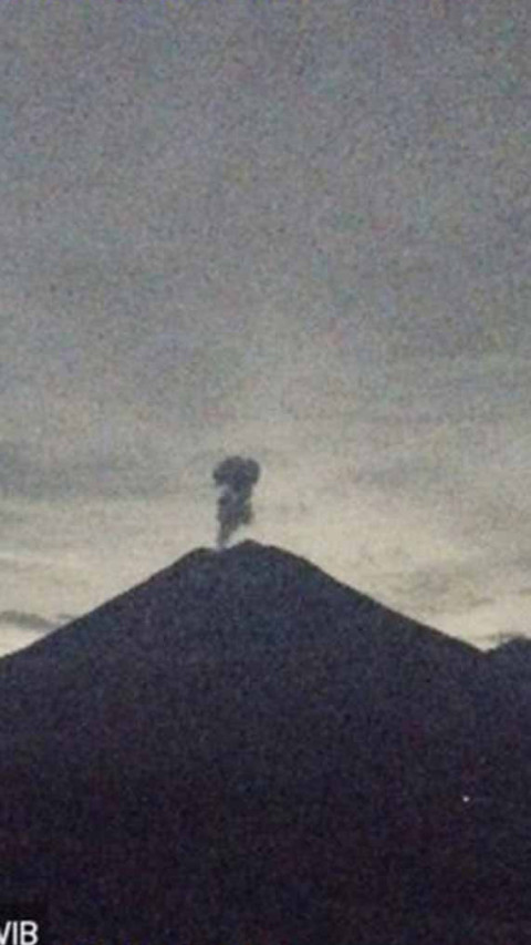 Gunung Semeru Erupsi dengan Letusan Setinggi 1.000 Meter pada Senin Malam