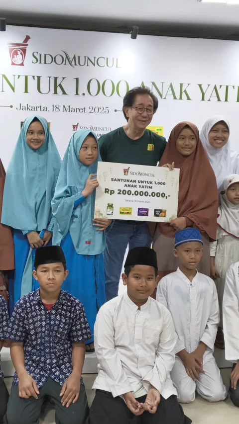Berbagi Kasih Ke 1000 Anak Yatim, Sido Muncul Salurkan Bantuan Sebesar Rp200 Juta