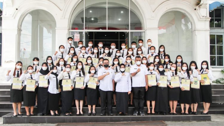 Wali Kota Siantar Serahkan Sk Pengangkatan Kepada 44 Cpns Formasi Tahun