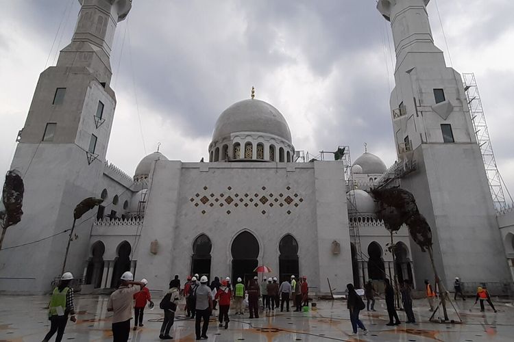 Mengenal Masjid Raya Sheikh Zayed, Hadiah Pengeran UEA untuk Jokowi Mengenal Masjid Raya Sheikh Zayed, Hadiah Pengeran UEA untuk Jokowi