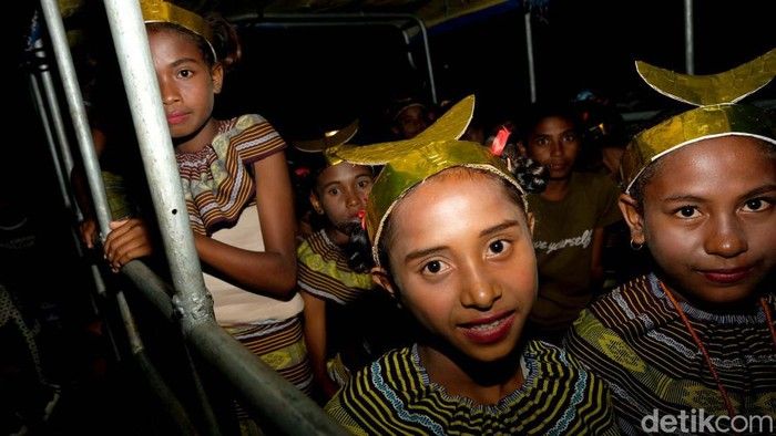 Melihat Lomba Tari Tradisional yang Menghangatkan Malam di Wini, NTT
