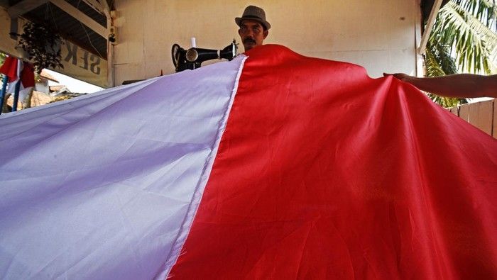 Sambut HUT RI, Warga Serang Bikin Bendera Merah Putih Raksasa Sambut HUT RI, Warga Serang Bikin Bendera Merah Putih Raksasa