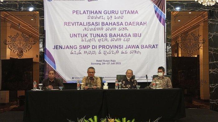 Pelatihan Guru Utama Revitalisasi Bahasa Daerah, Menjaga Kepunahan Bahasa Daerah dengan Menulis