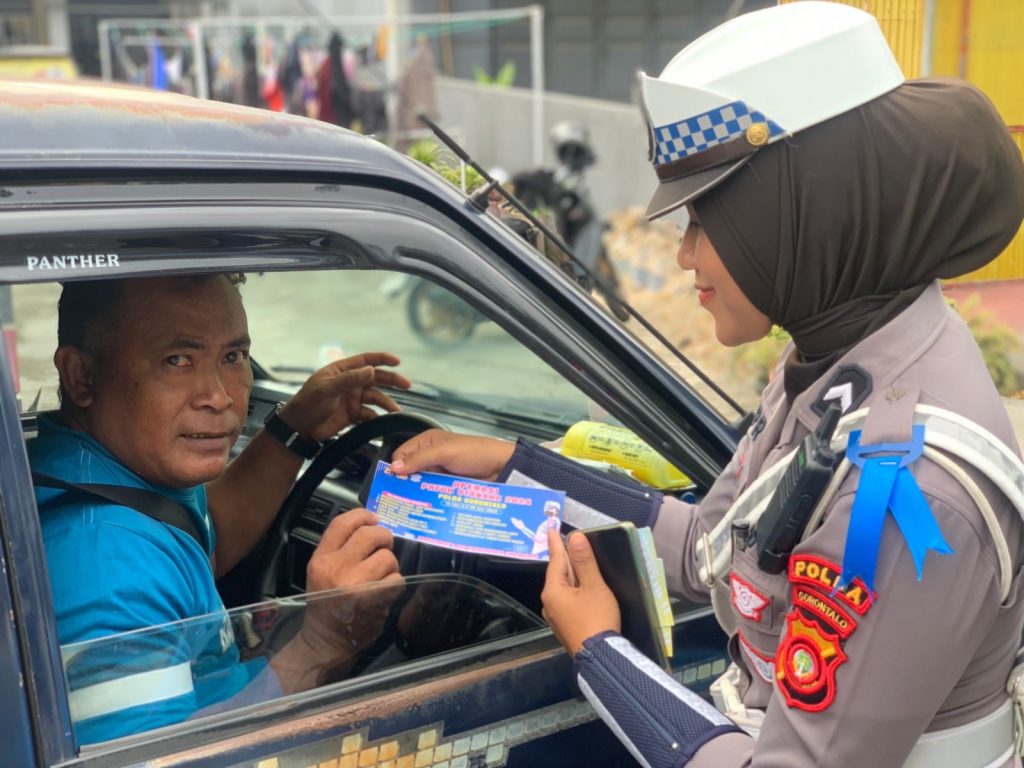 Ops Patuh Otanaha 2024, Terus Edukasi Pengendara Melalui Pembagian ... Ops Patuh Otanaha 2024, Terus Edukasi Pengendara Melalui Pembagian ...