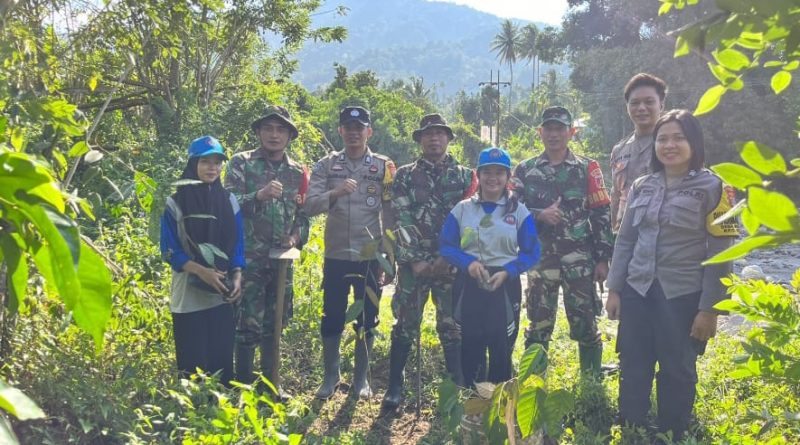 Sinergitas TNI-POLRI Bersama Masyarakat dalam Kerja Bakti Penanaman ... Sinergitas TNI-POLRI Bersama Masyarakat dalam Kerja Bakti Penanaman ...