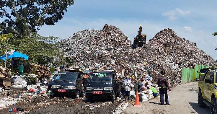 Sampah di TPA Tanjung Pinggir Menggunung